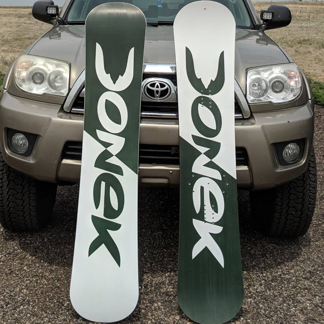 Donek snowboards custom graphics about custom snowboard